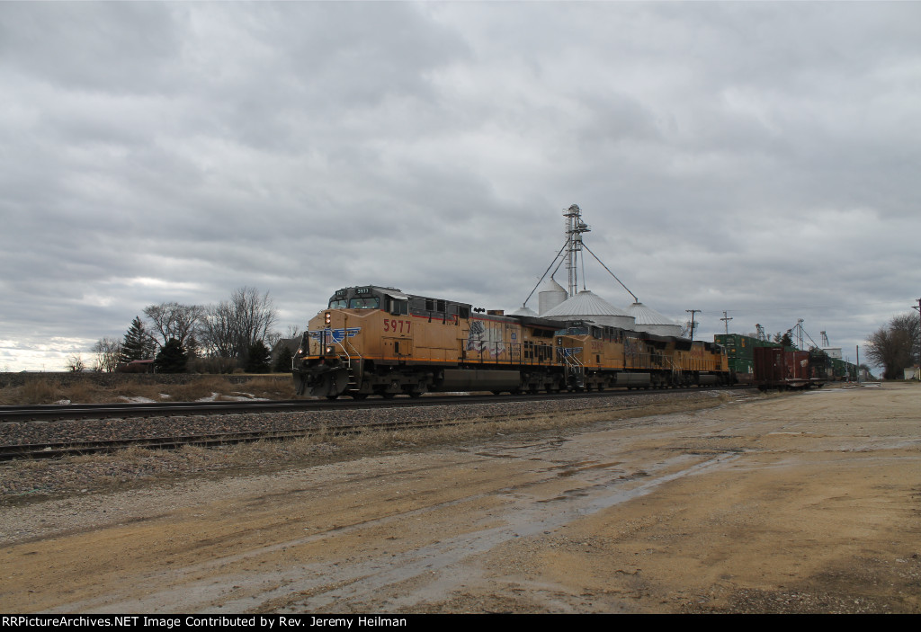 UP 5977 & others (1)